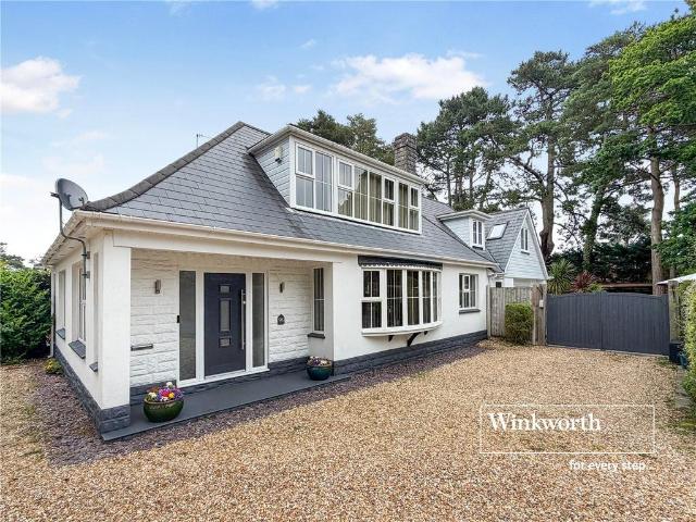 6 bedroom detached house for sale