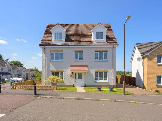 6 bedroom detached house for sale