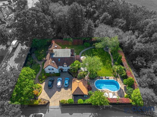 6 bedroom detached house for sale