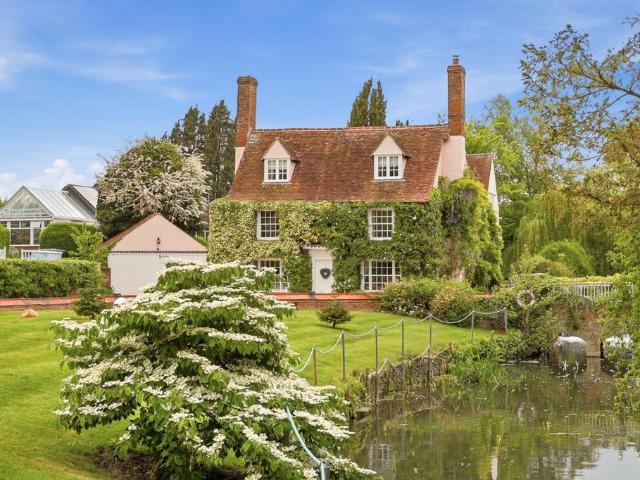 6 bedroom detached house for sale