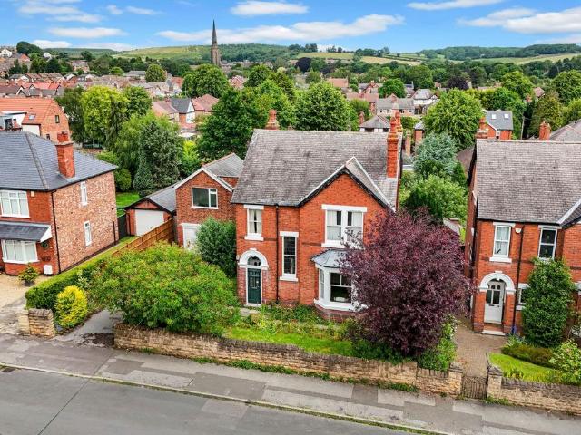 6 bedroom detached house for sale