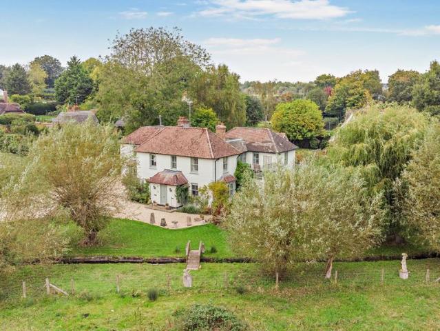 6 bedroom detached house for sale