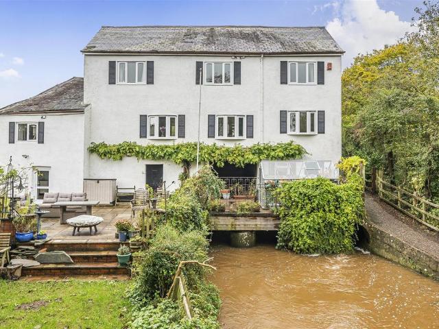 6 bedroom detached house for sale