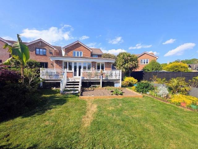 6 bedroom detached house for sale