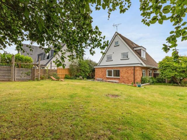 6 bedroom detached house for sale