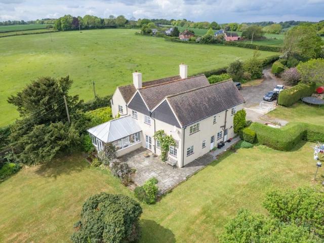 6 bedroom detached house for sale
