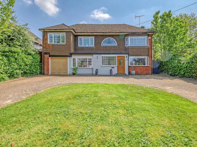 6 bedroom detached house for sale