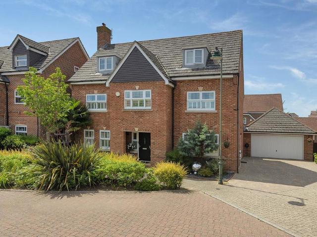 6 bedroom detached house for sale