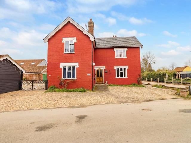 6 bedroom detached house for sale