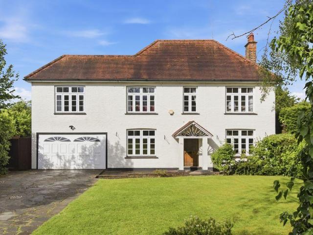 6 bedroom detached house for sale