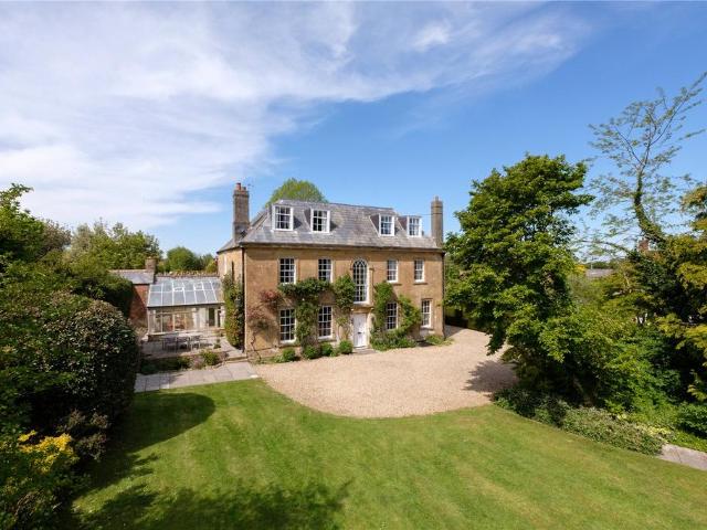 6 bedroom detached house for sale
