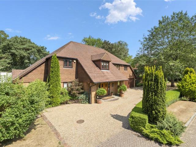 6 bedroom detached house for sale