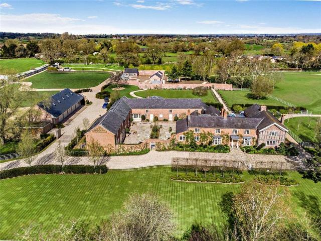 6 bedroom detached house for sale