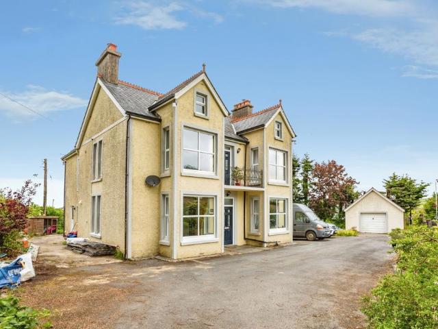 6 bedroom detached house for sale