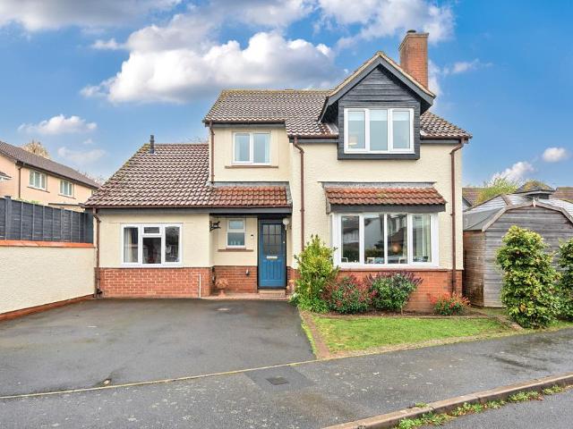 6 bedroom detached house for sale
