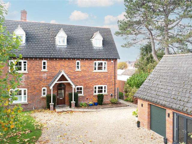 6 bedroom detached house for sale