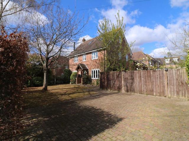 6 bedroom detached house for sale
