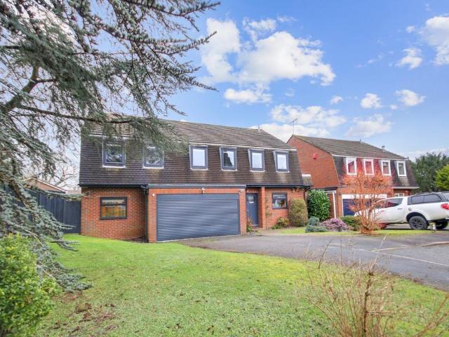 6 bedroom detached house for sale