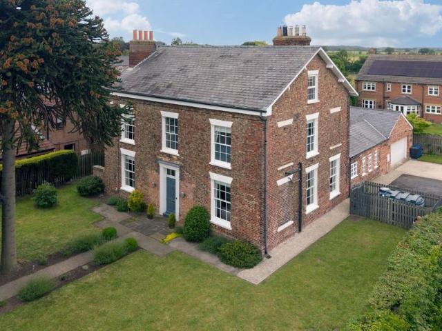 6 bedroom detached house for sale
