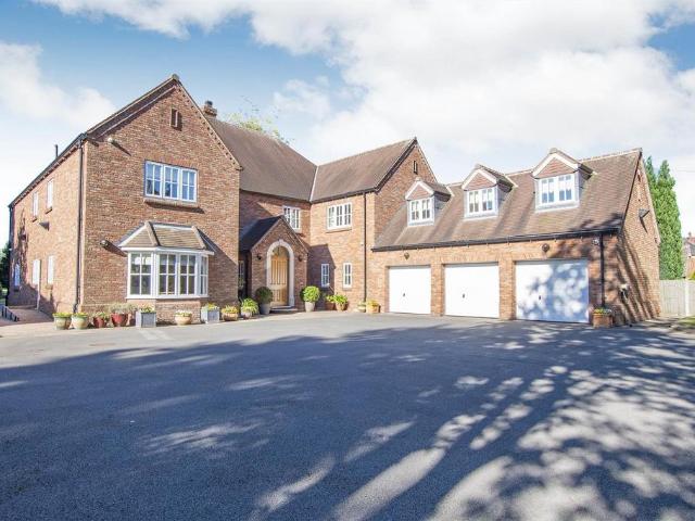 6 bedroom detached house for sale