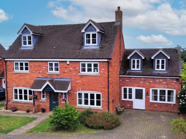 6 bedroom detached house for sale