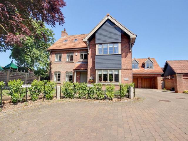 6 bedroom detached house for sale