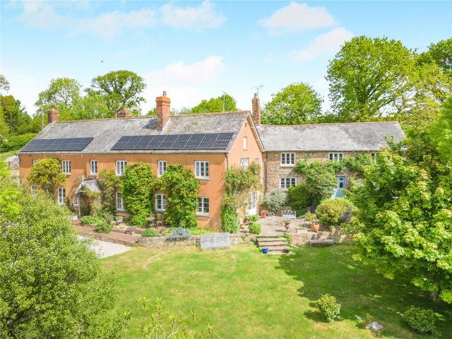 6 bedroom detached house for sale