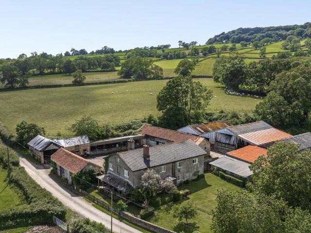 6 bedroom detached house for sale