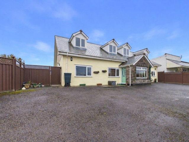 6 bedroom detached house for sale
