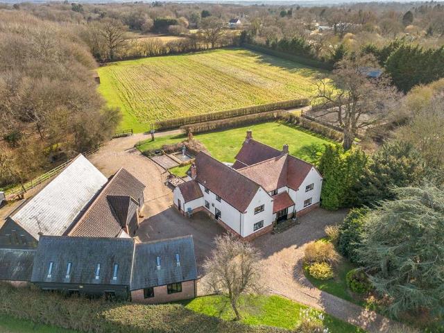 6 bedroom detached house for sale