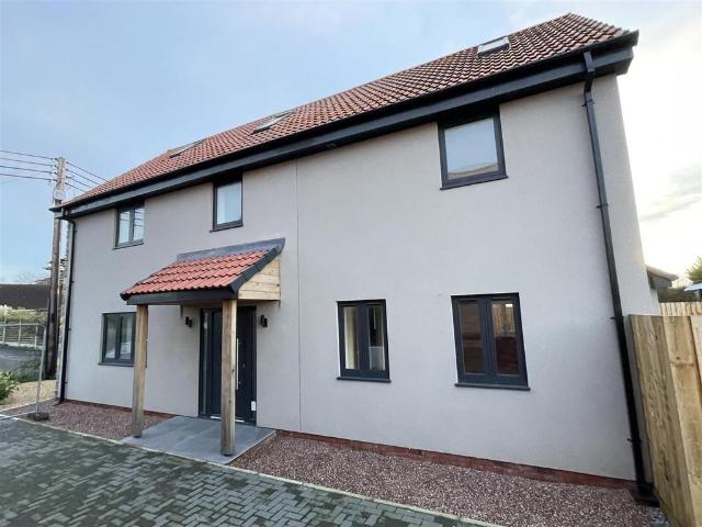 6 bedroom detached house for sale