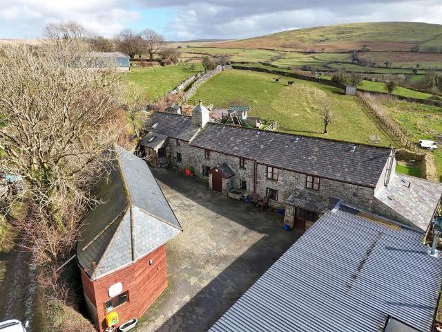 6 bedroom detached house for sale
