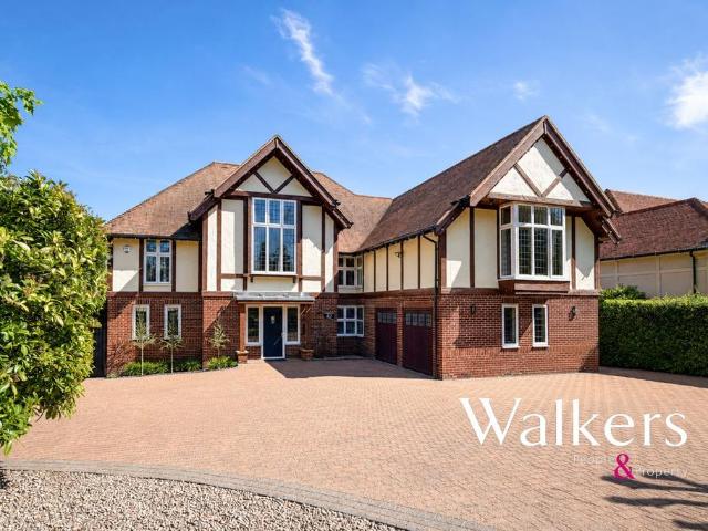 6 bedroom detached house for sale