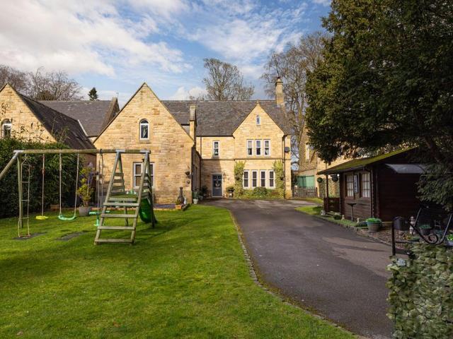 6 bedroom detached house for sale