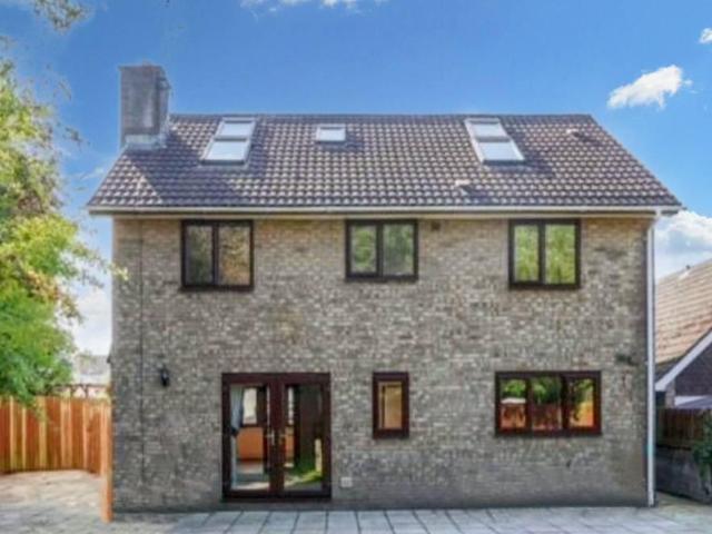 6 bedroom detached house for sale