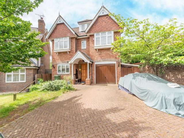 6 bedroom detached house for sale