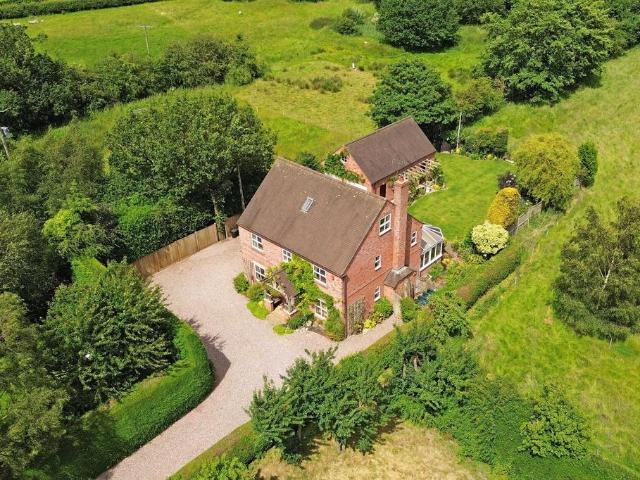 6 bedroom detached house for sale