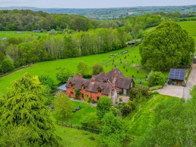 6 bedroom detached house for sale