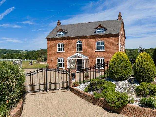 6 bedroom detached house for sale