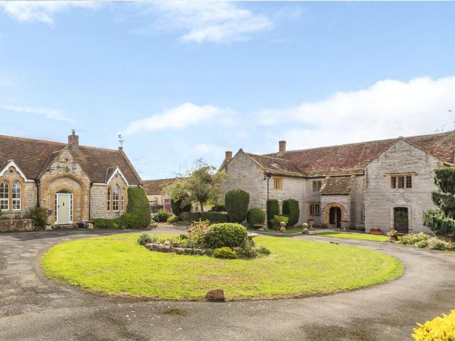 6 bedroom detached house for sale