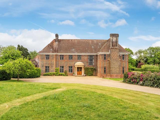 6 bedroom detached house for sale