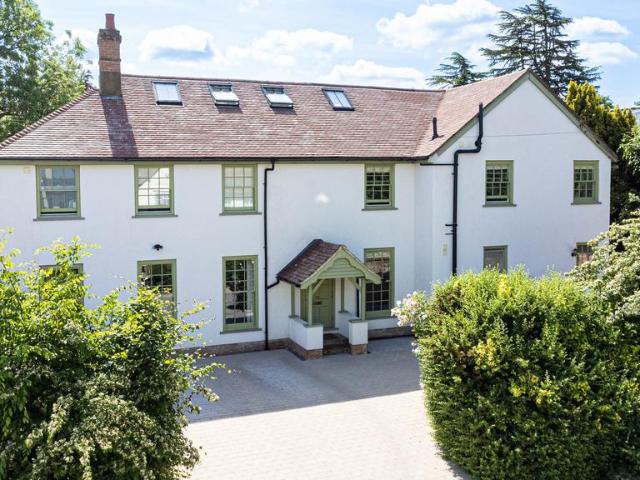 6 bedroom detached house for sale