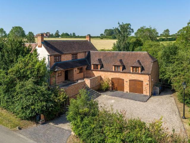 6 bedroom detached house for sale