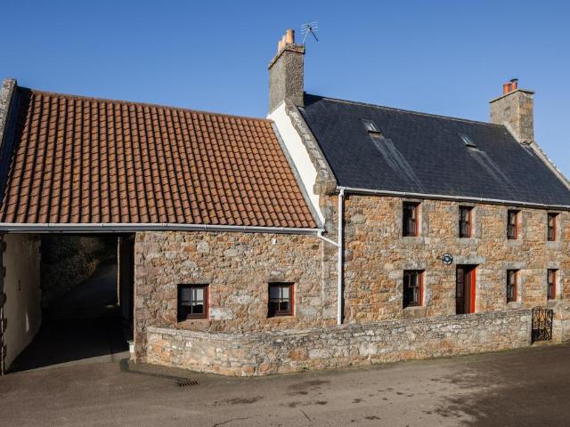 6 bedroom detached house for sale