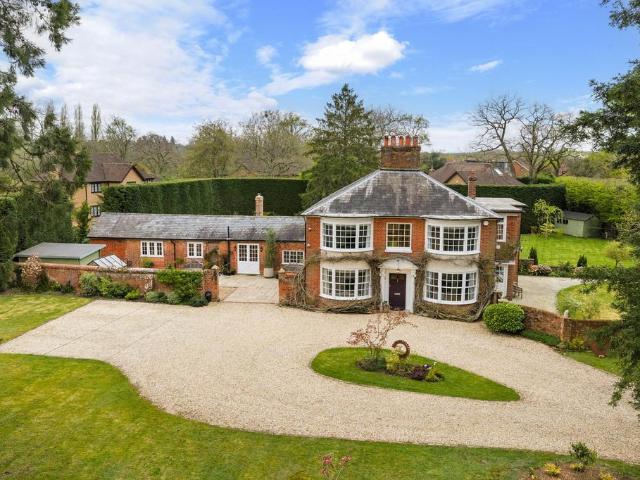 6 bedroom detached house for sale