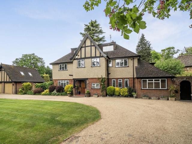 6 bedroom detached house for sale