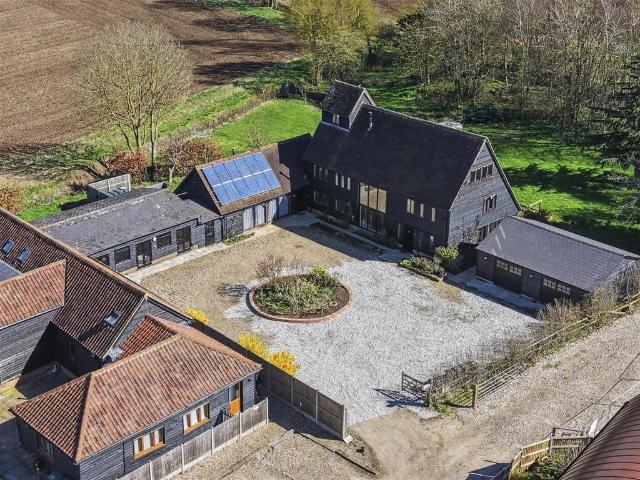 6 bedroom detached house for sale