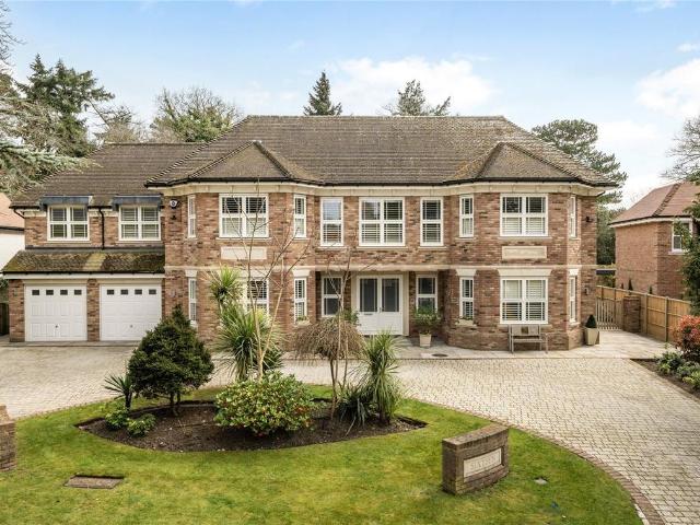 6 bedroom detached house for sale