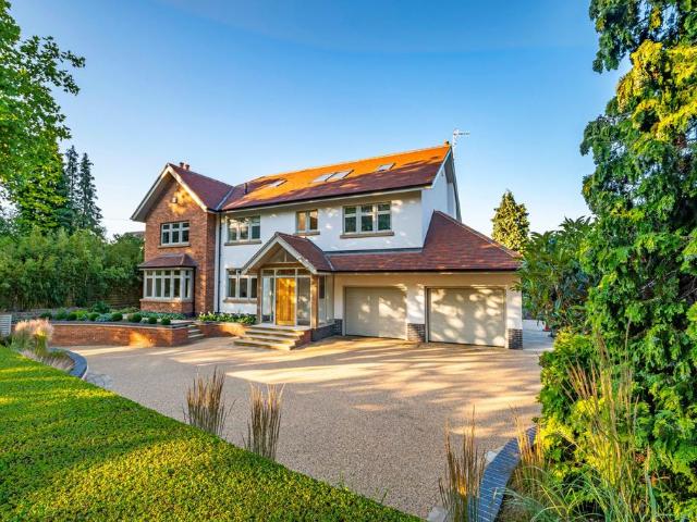 6 bedroom detached house for sale