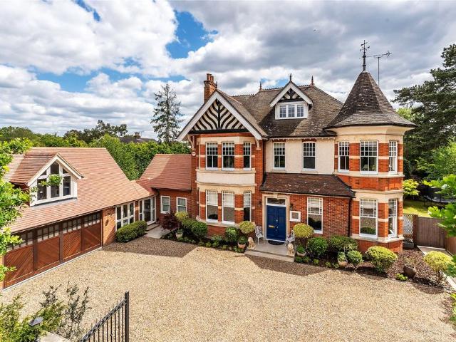 6 bedroom detached house for sale